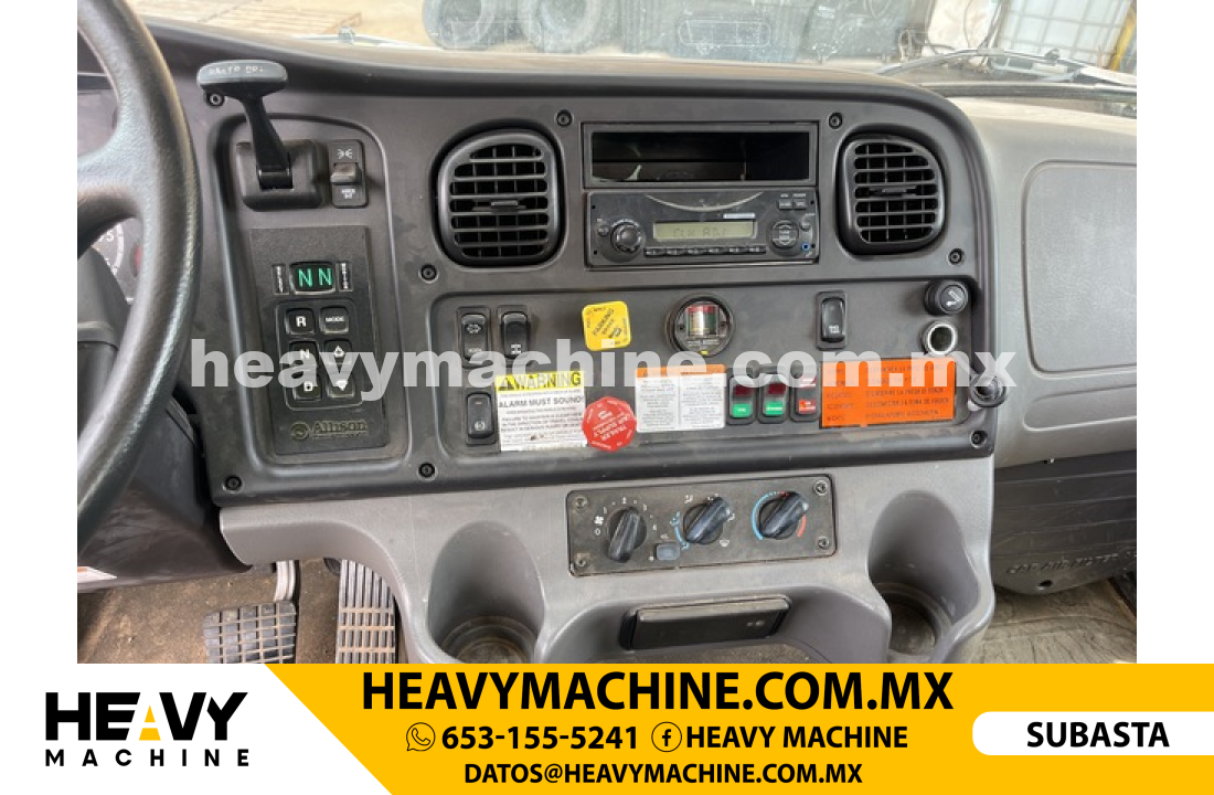 Grúa Articulada 2015 Freightliner M2 106 Cascadia en venta