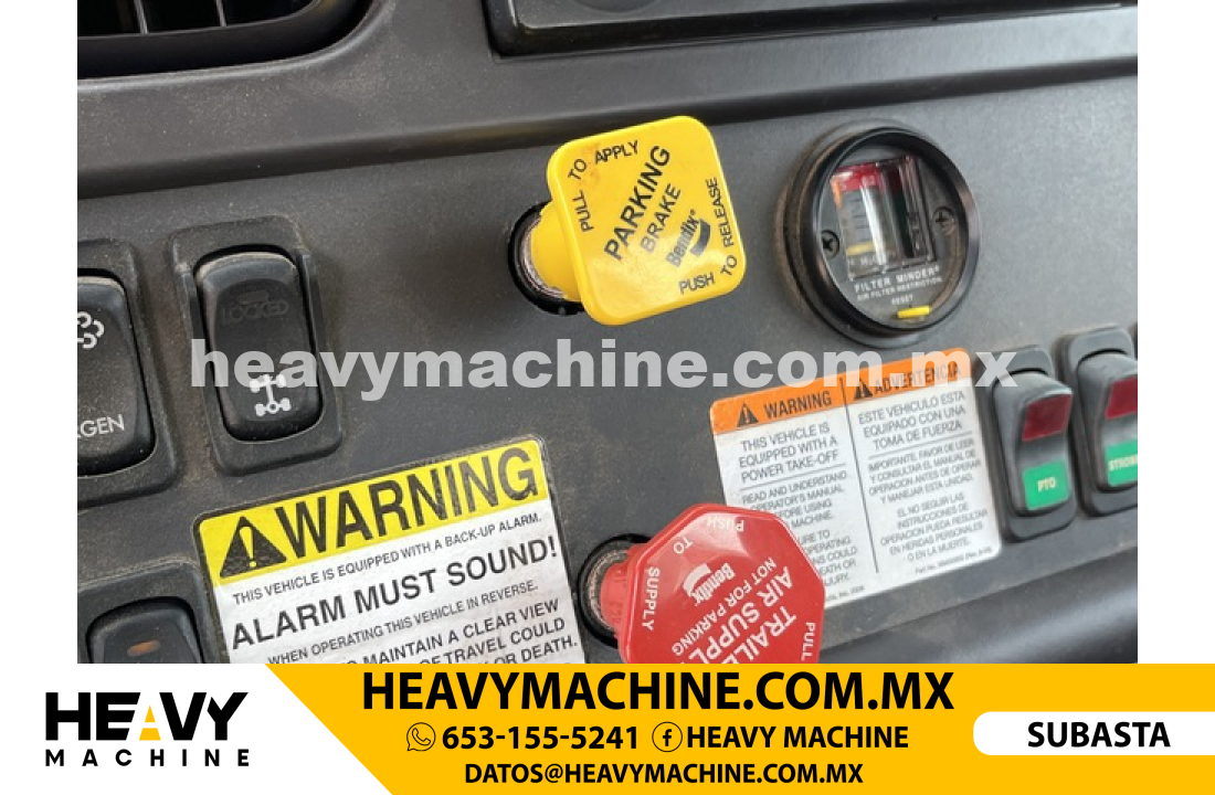 Grúa Articulada 2015 Freightliner M2 106 Cascadia en venta